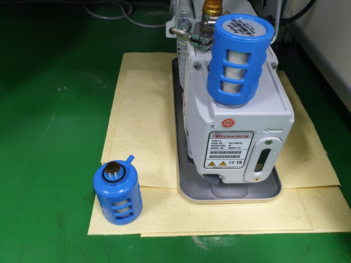 GCMS Foreline pump oil mist filter defect